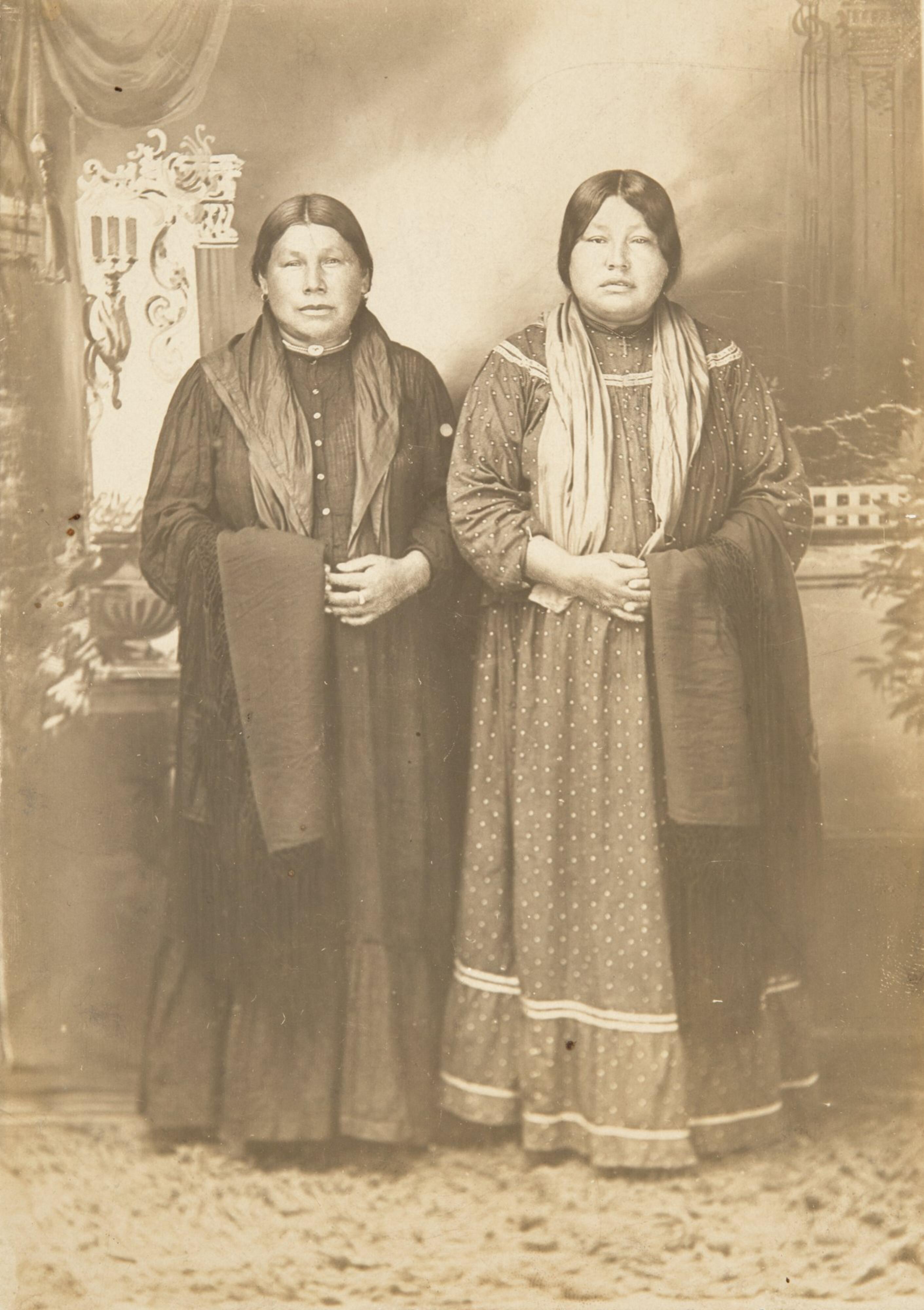 Two unidentified Otoe women / Unknown - Gilcrease Museum