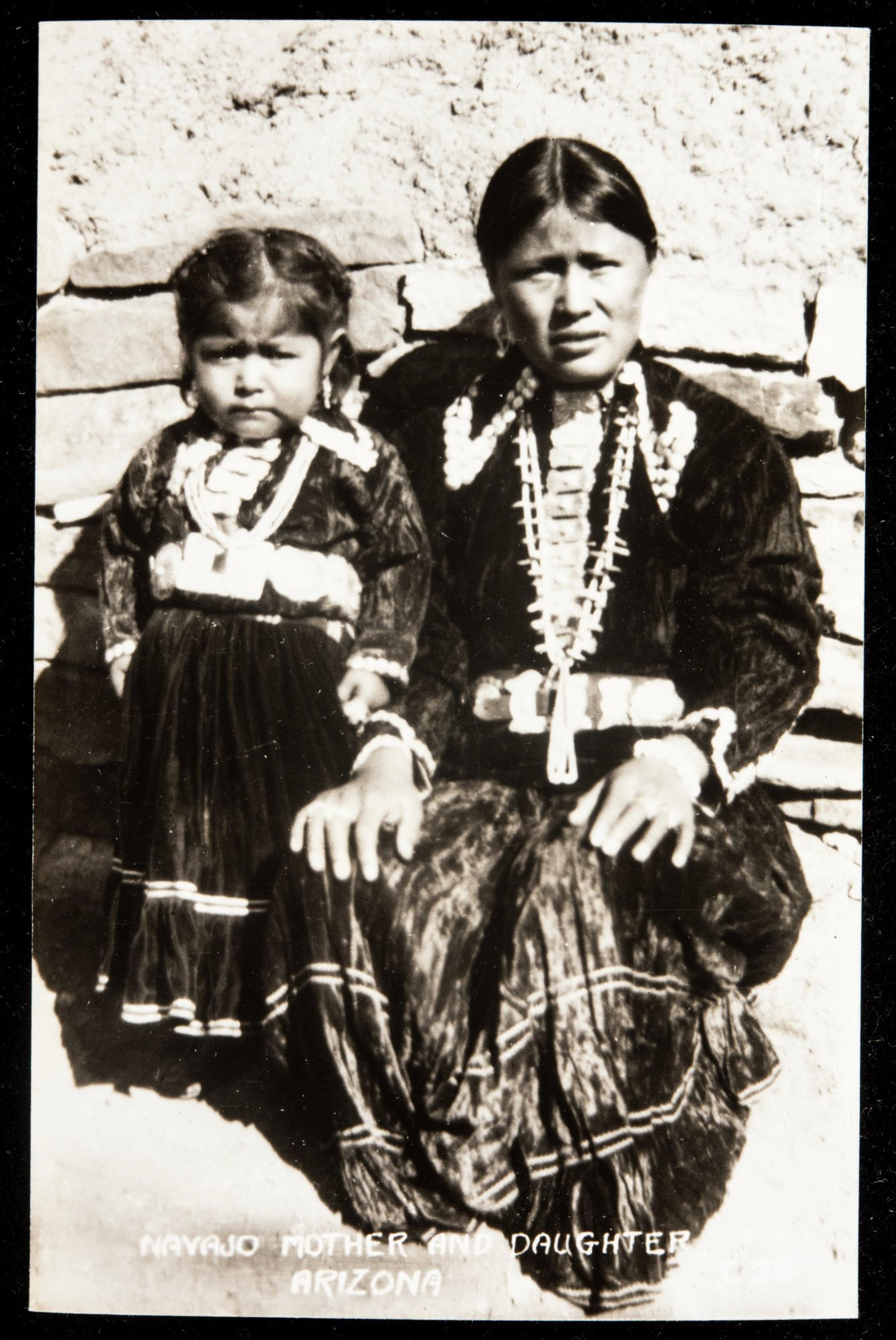 Navajo mother and daughter, Arizona / Unknown - Gilcrease Museum
